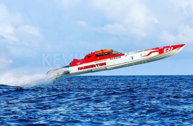 Apache 41 Warpath Vintage Footage | Powerboat Nation